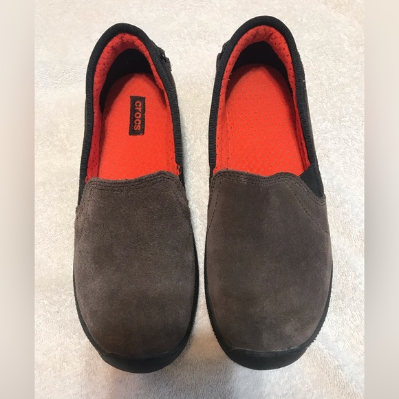CROCS | Shoes | Crocs Brand Womans Suede Loafer 7 2 Wide Color Brown ...